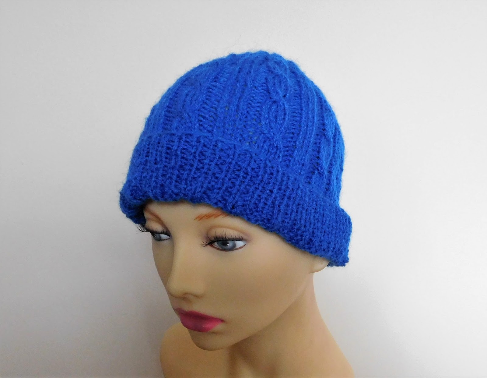 Marianna's Lazy Daisy Days: Marianna's Cabled Hats