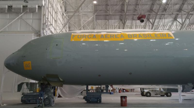 Defensa y Armas: El Boeing 767 para la FAB recibe sus colores