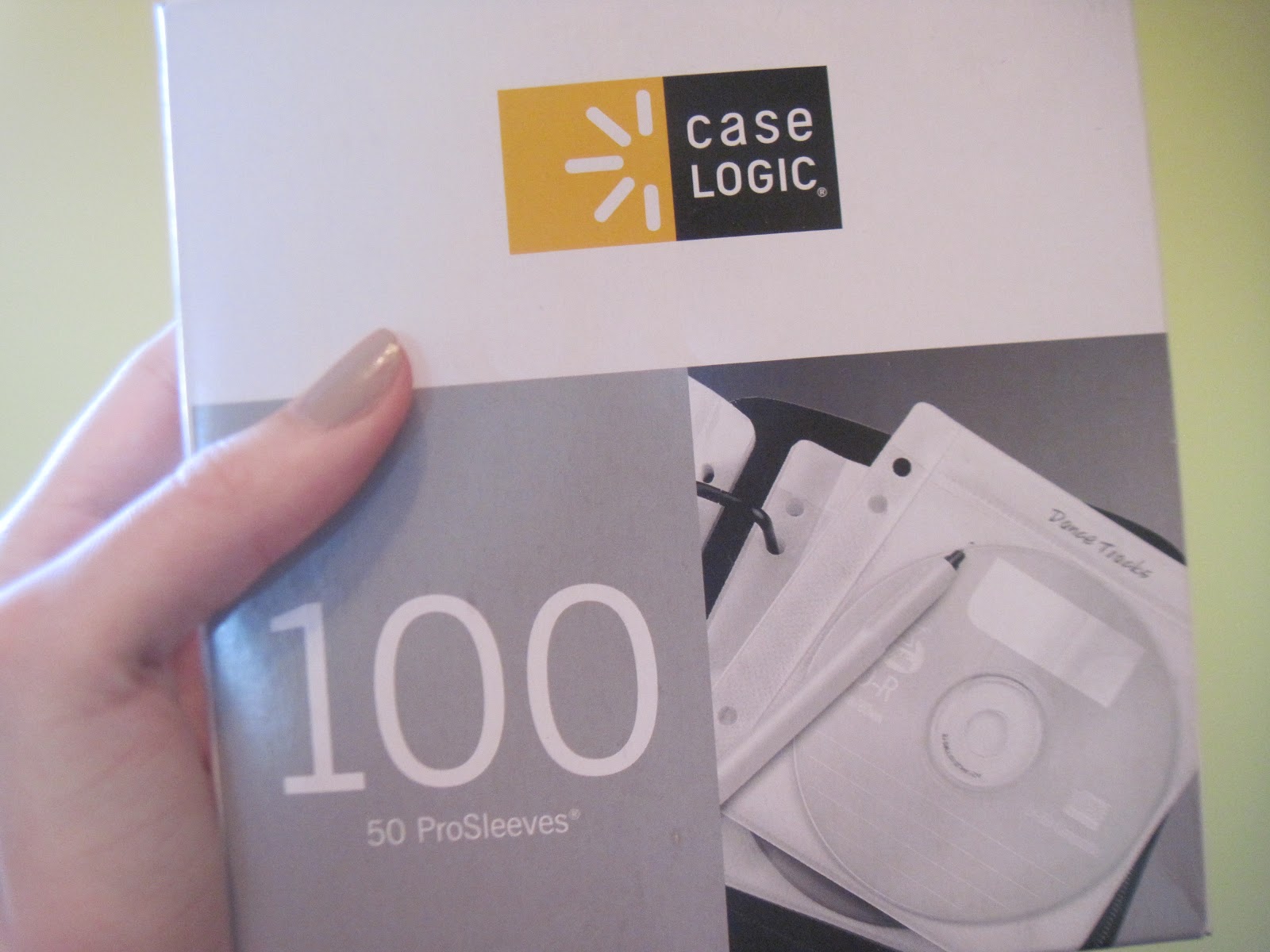 ...A place for all things "bizzy": DIY: DVD Album