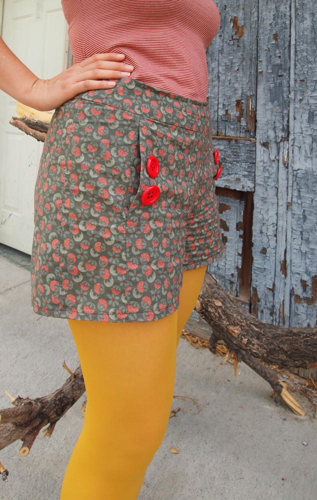 Fancy Tiger Crafts: Melissa's Iris Shorts with Red Buttons