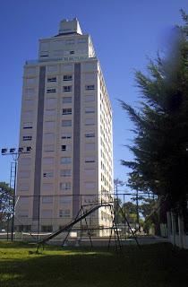 EDIFICIO "12 LUNAS". PUNTA DEL ESTE.