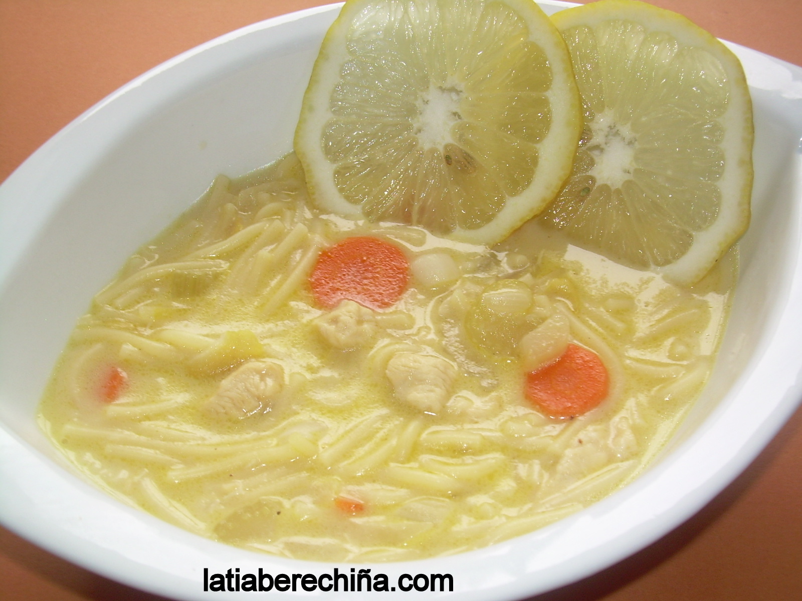 El blog de la tia Berechiña: Sopa de pollo y crema de limón con espaguetis.