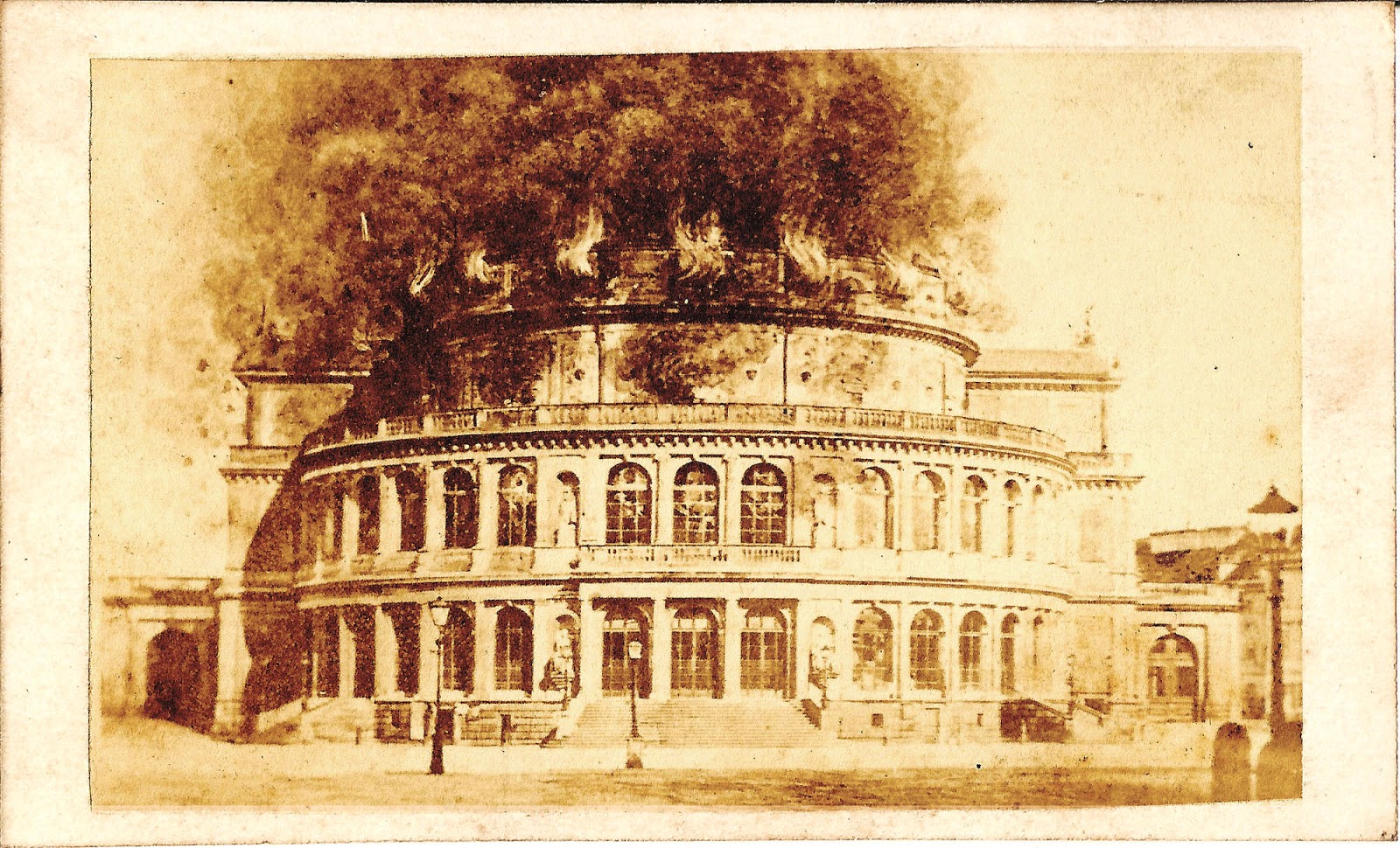 TempoSenzaTempo: Feuer in der Oper! Fire at the Opera House!