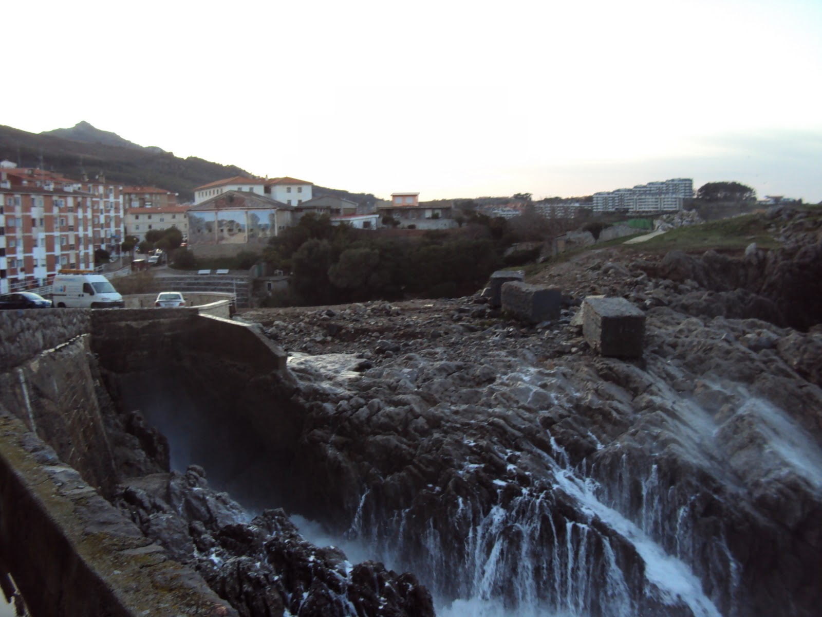 Cerdigo Castro Urdiales Cantabria: el mar .....BRAVO