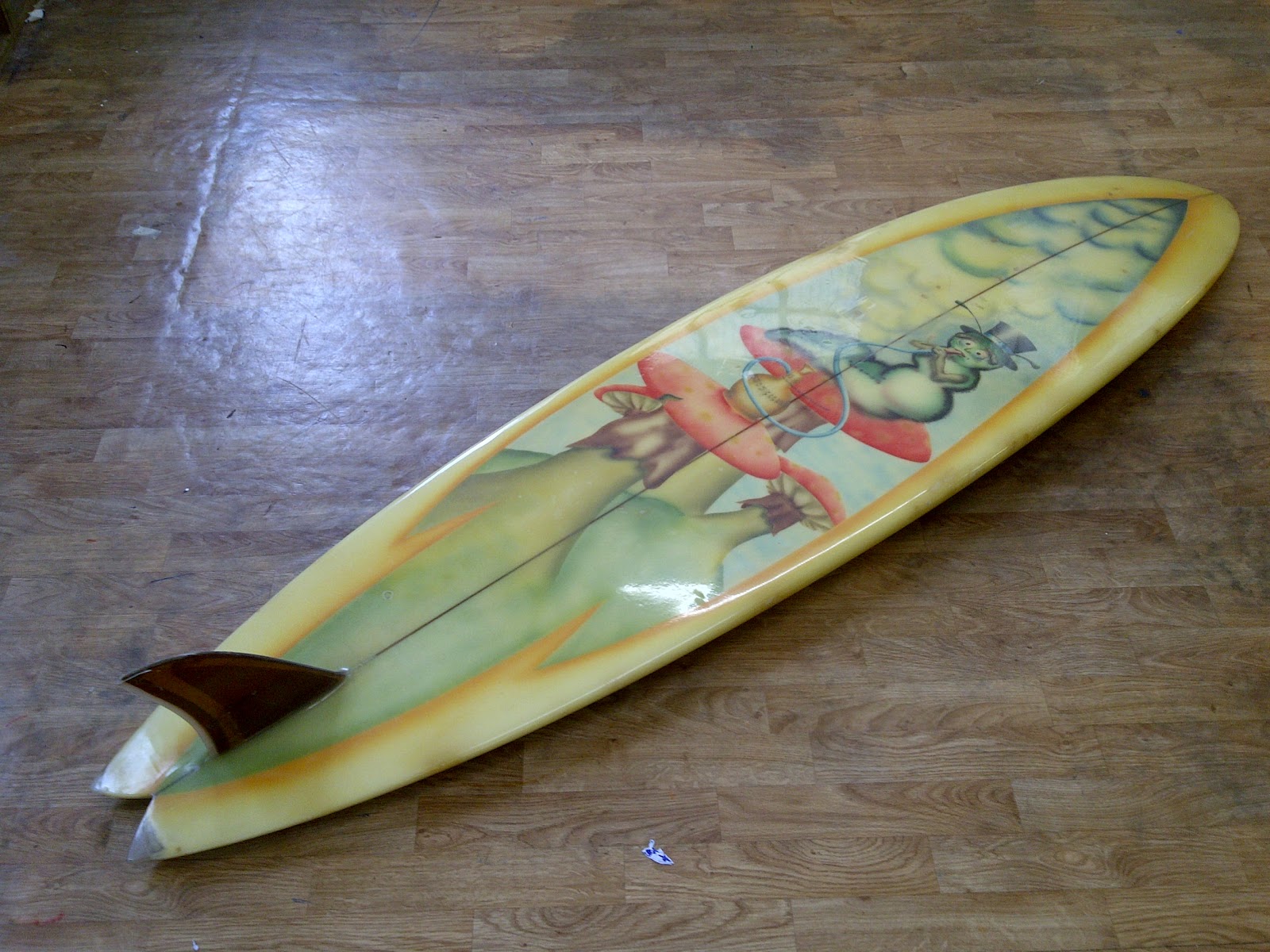 vintage surfboard collector UK: Tris twin fin