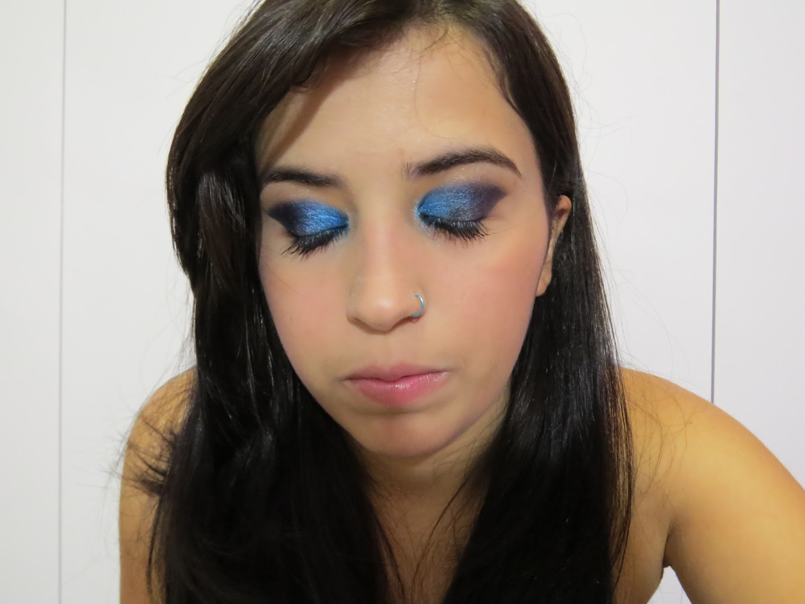 Monique Araujo: Make Azul e Preto