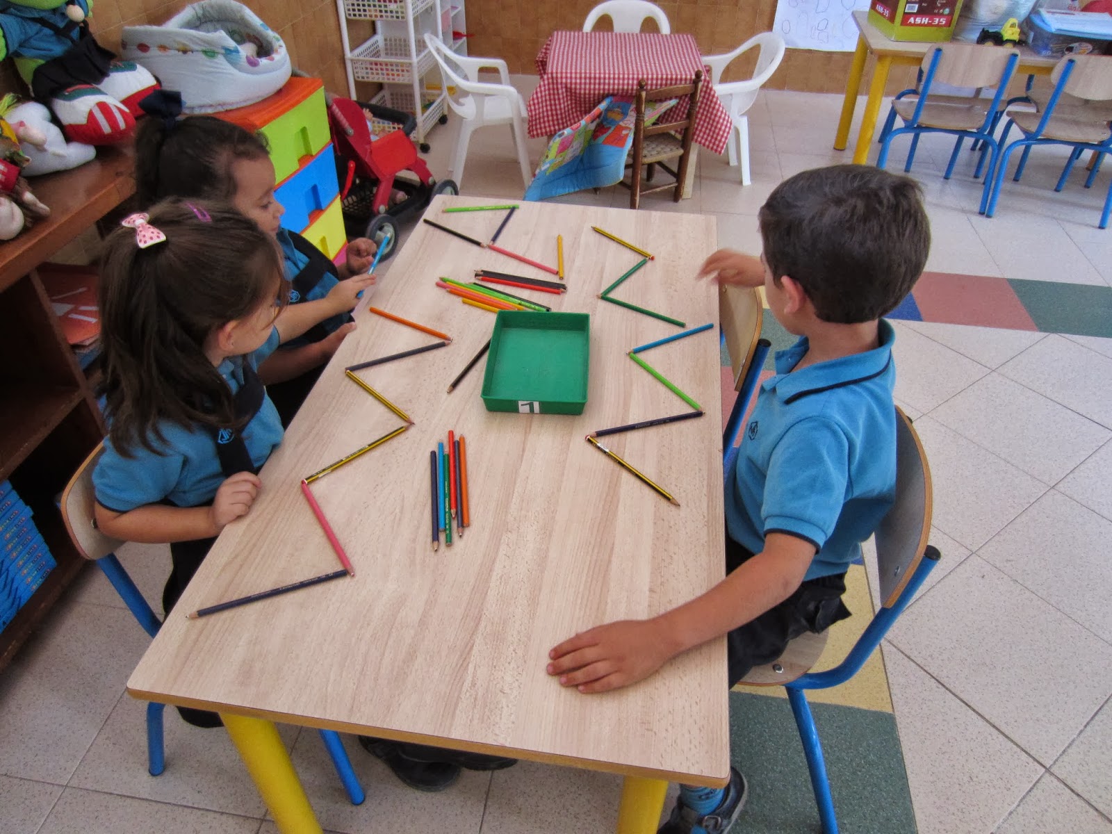 ¡Mira qué bien!: 4 años: Líneas en zigzag (picos)