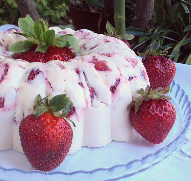 Nárwen's Cuisine - Sabores do Mundo : Pudim Frio de Baunilha e Morango