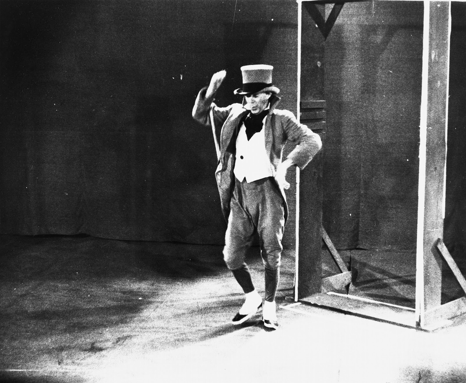 Deja View: A Little Man with an Egg Head