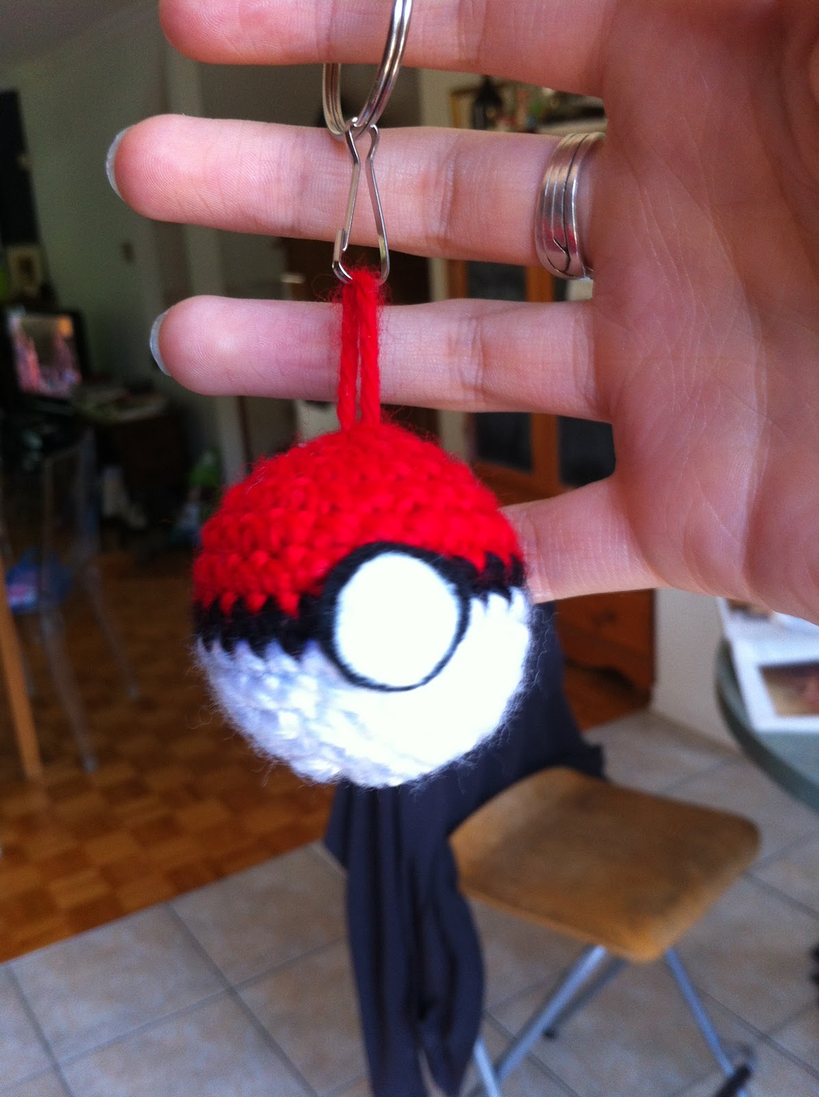 Eye's stuff: Pokeball keychain crochet