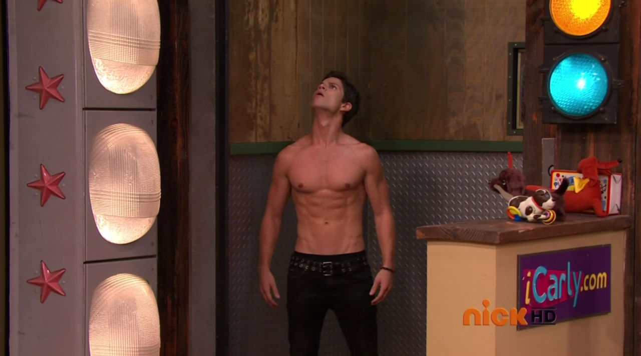 I Like Man: Daniel Booko Shirtless in iCarly