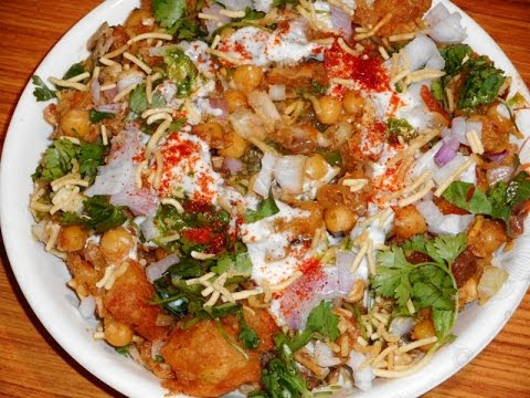 Samosa Chaat Recipe - Yummy Traditional