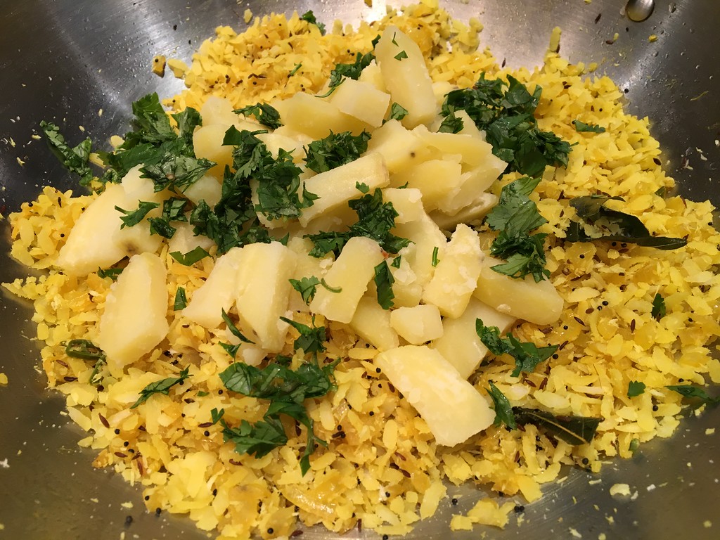 Kande Pohe (Batat Fov)