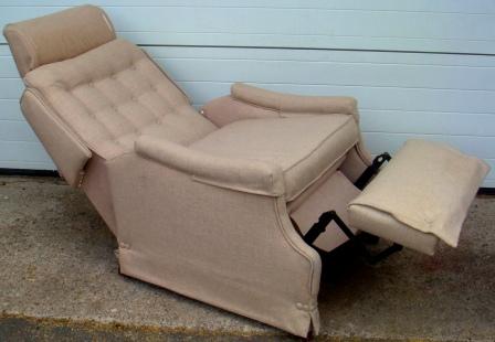Nicole Wood Interiors: Vintage Button-Back Recliner!!! $450