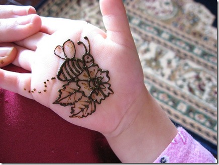 Mehndi Designs For Kids HandsLiteratura por un tubo