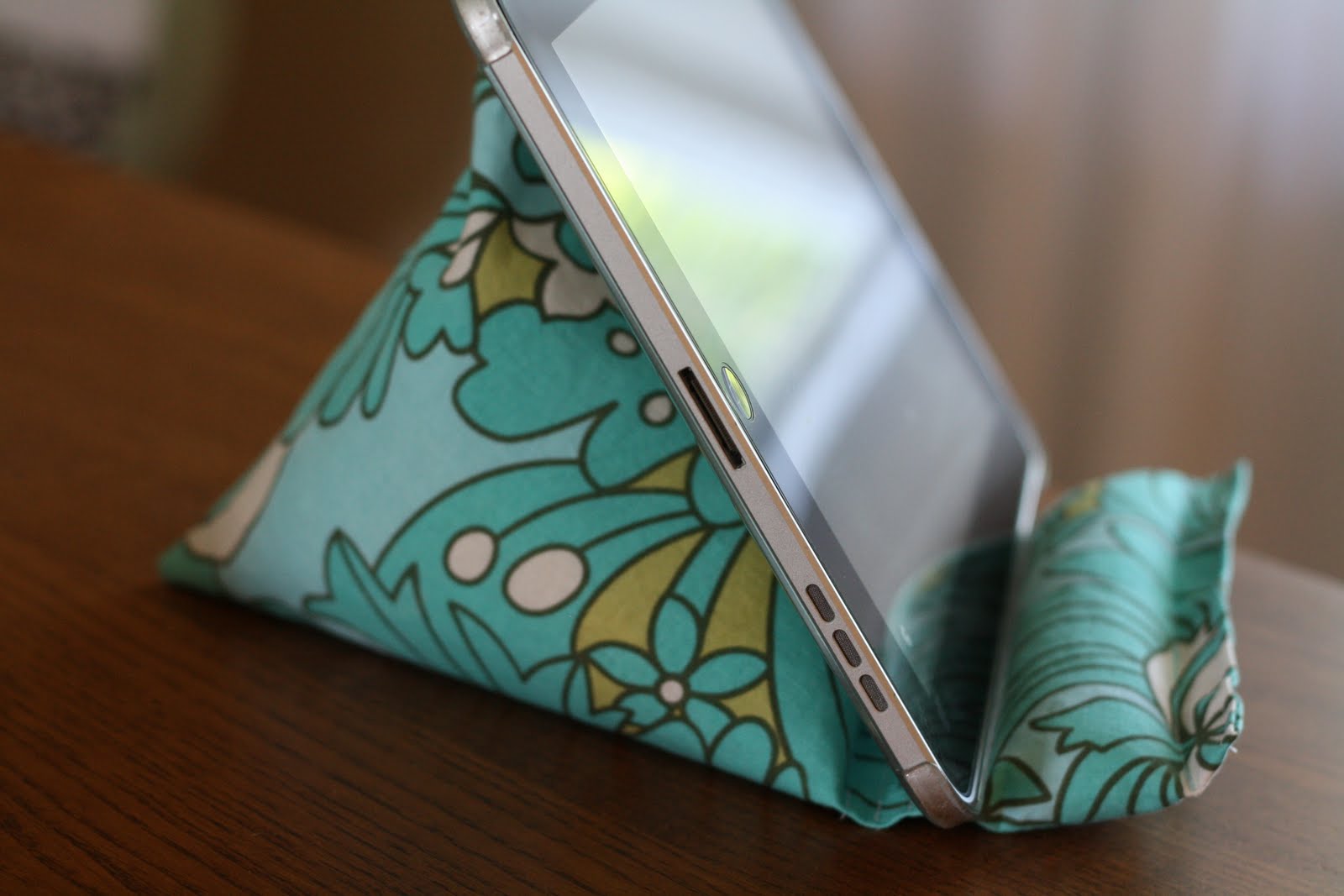 Handmade Homemaker: Ipad Rest
