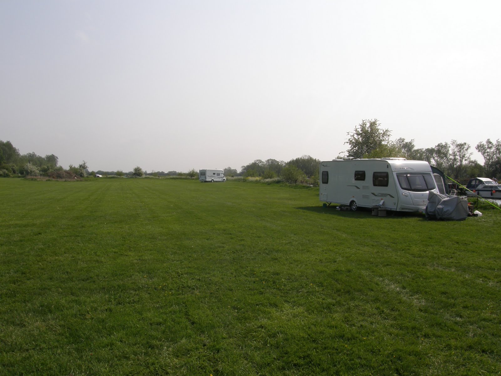 The 500 Go Caravanning: Radcot Bridge - aka Orc Island