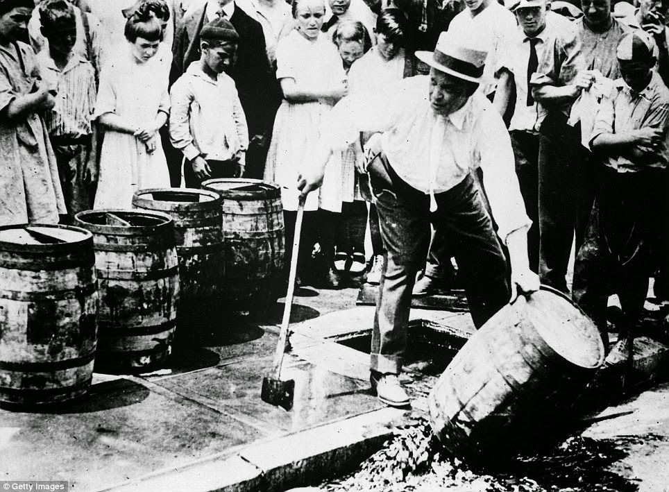 Historical Pictures of Celebrations as Prohibition Finally Ended 80 ...