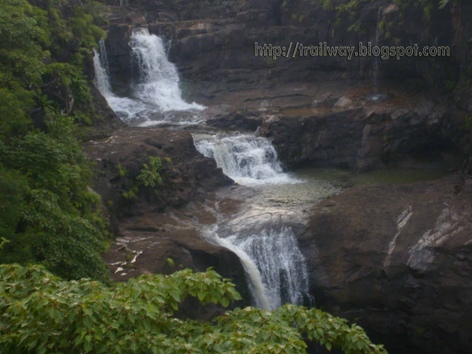 India Travel Guide and Photo Blog: Bhandardara near Pune