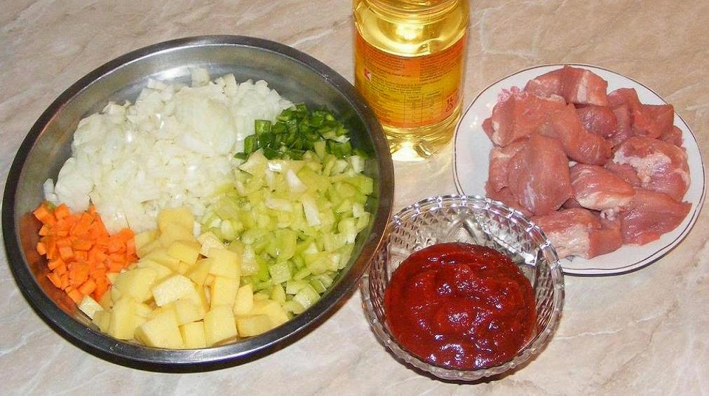 Gulas de porc | Preparatedevis.ro