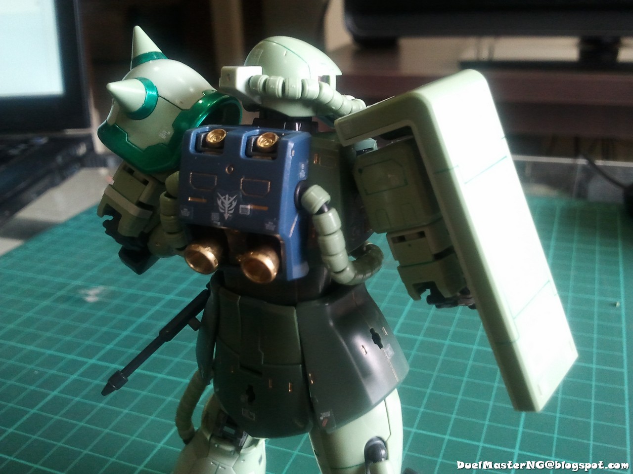 DuelMasterNG Gunpla: RG MS-06F Zaku II (Bandai)