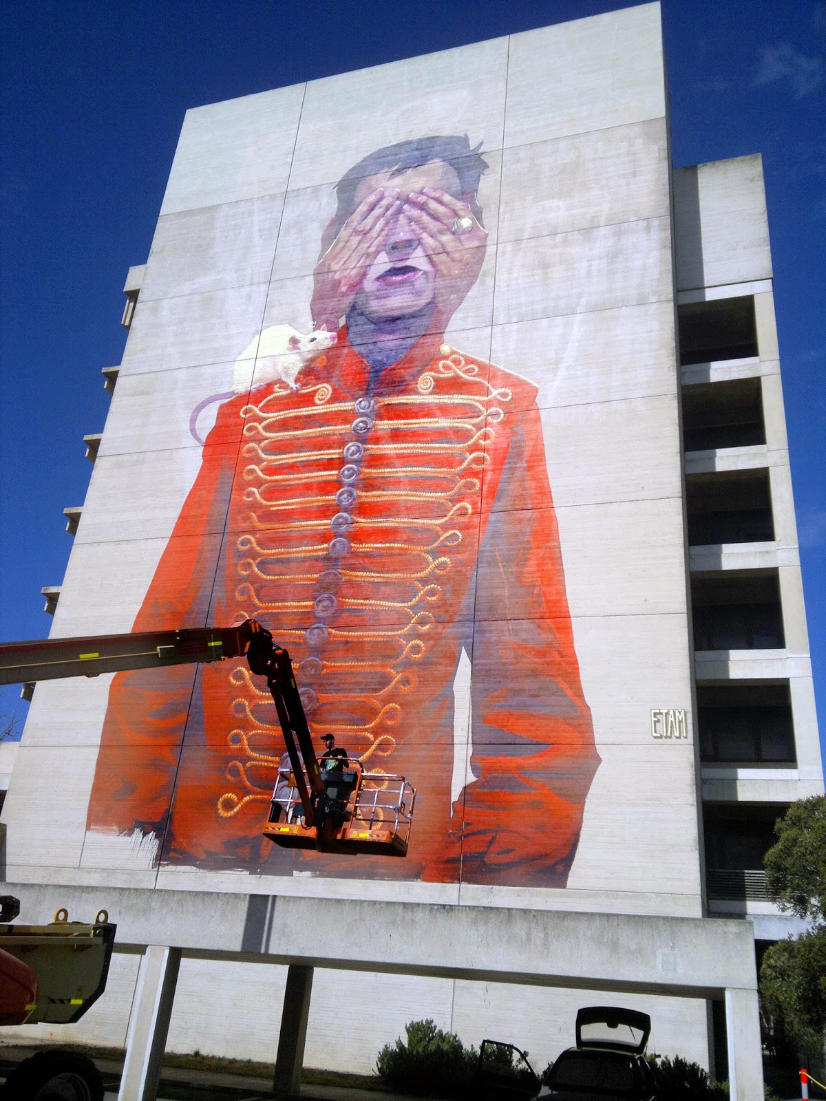 Etam Cru creates a new mural for Wonderwalls in Port Adelaide ...