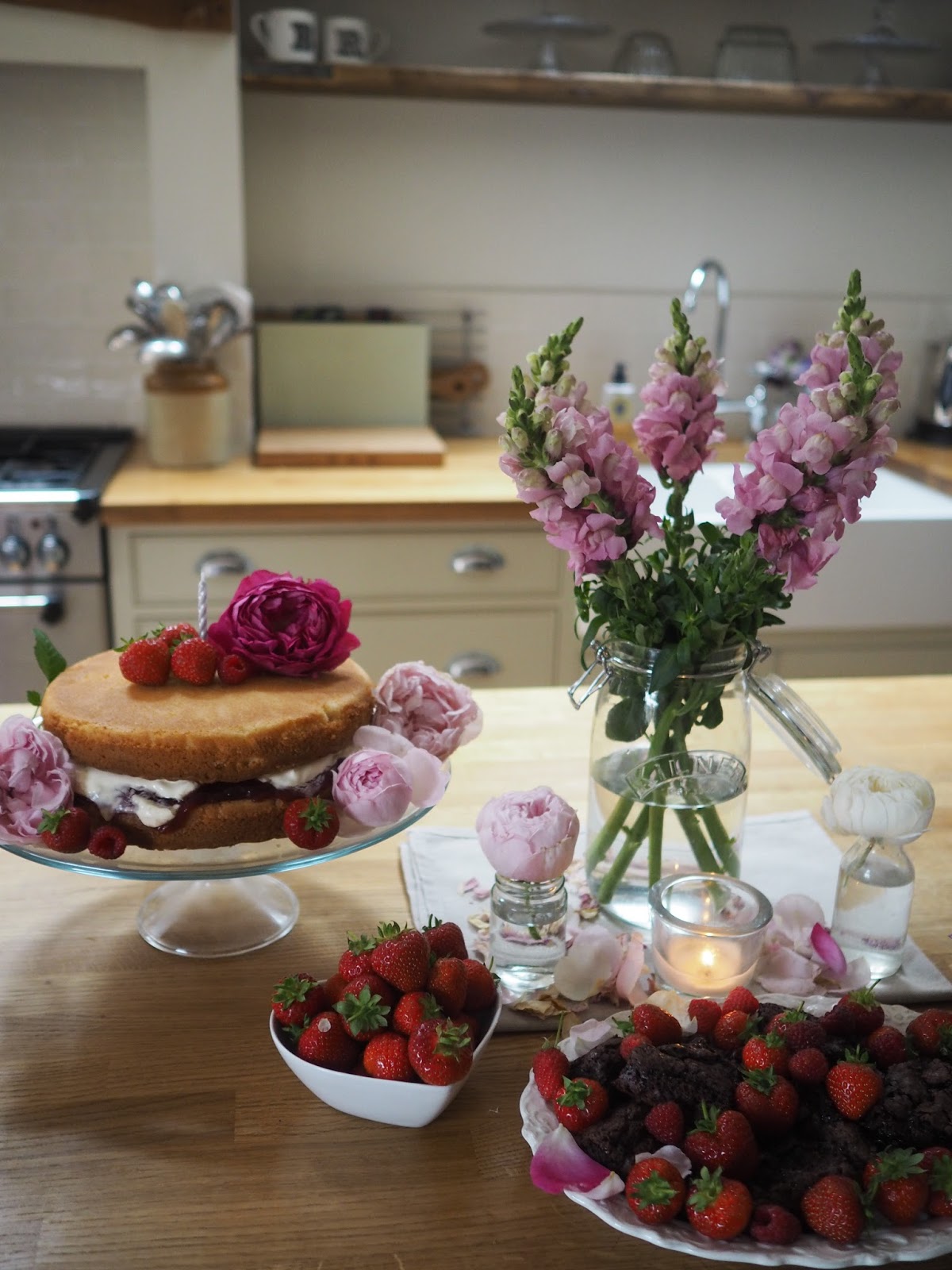 The Best Victoria Sponge Cake and a Little Tea Party for Grandma ...