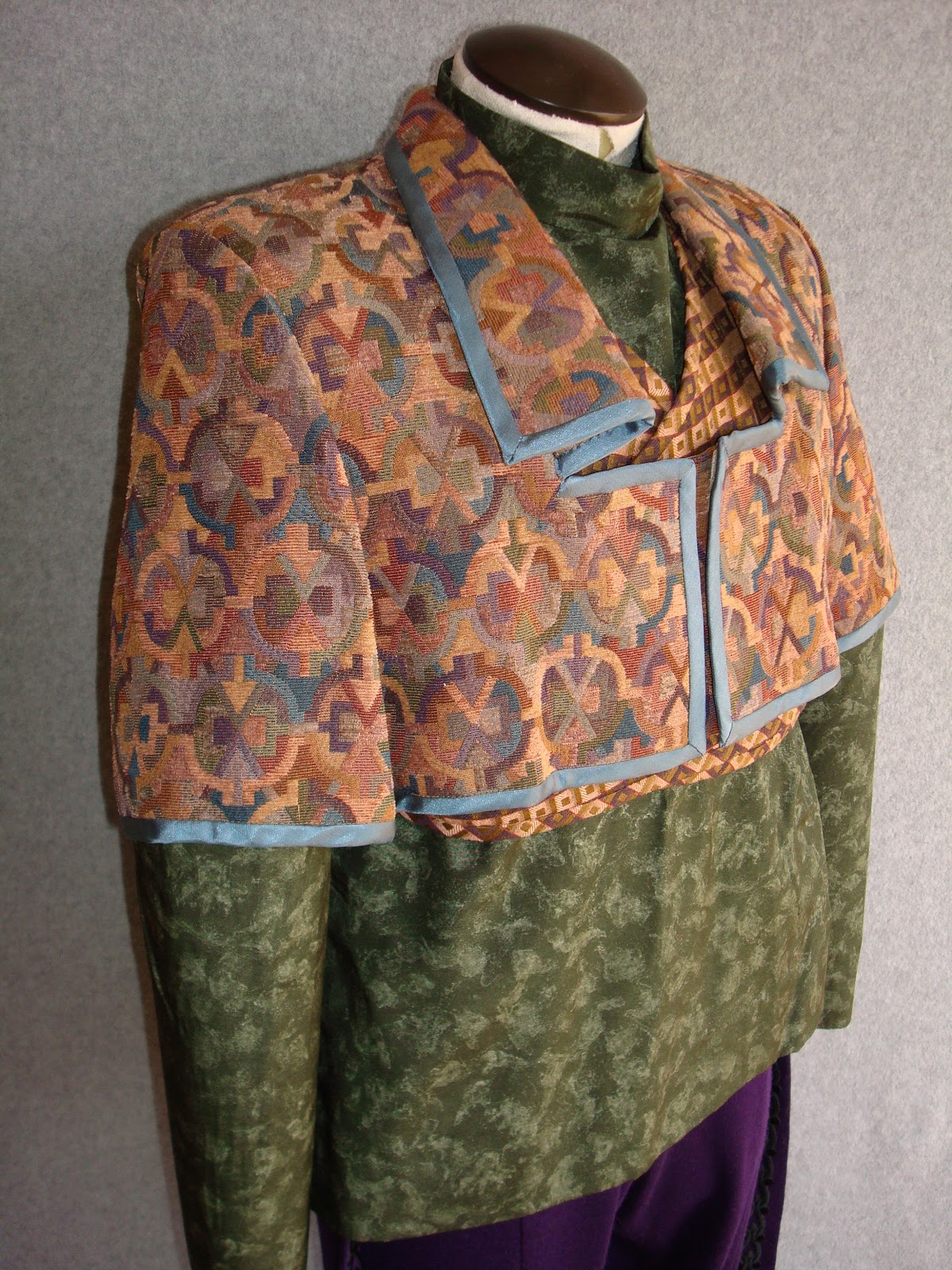 The Ferengi Costumes Of Star Trek: Deep Space Nine: Grimp