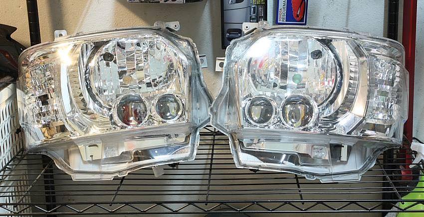 Toyota HIACE KDH Shop: KDH 2015 Genuine Head light
