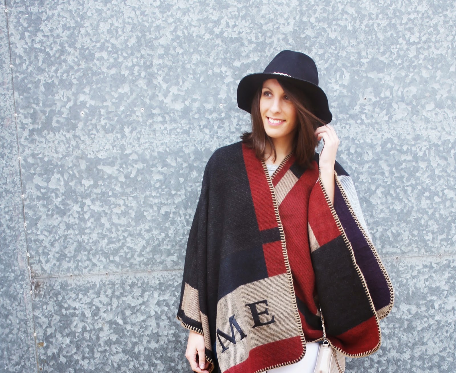 NUNCA ES DEMASIADO ROSA: LA CAPA