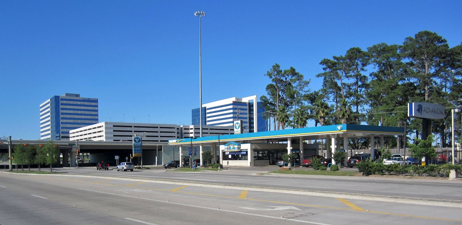 H-Town-West Photo Blog: Valero gas station