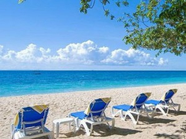 GLORIOUS BEACHES IN THE PHILIPPINES: BASANG-BASA BEACH IN ILOILO