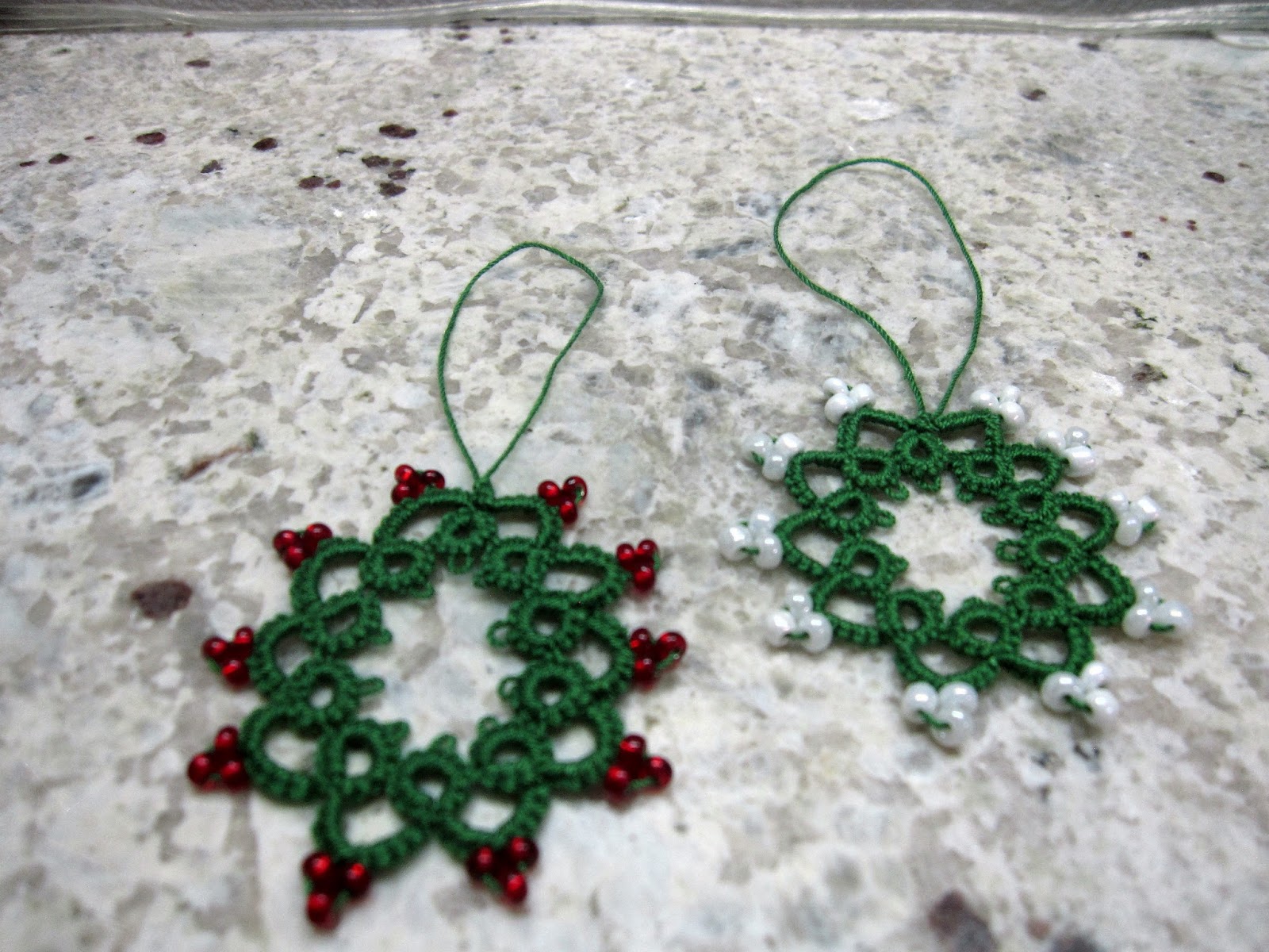 Createology: Needle Tatted Wreaths...