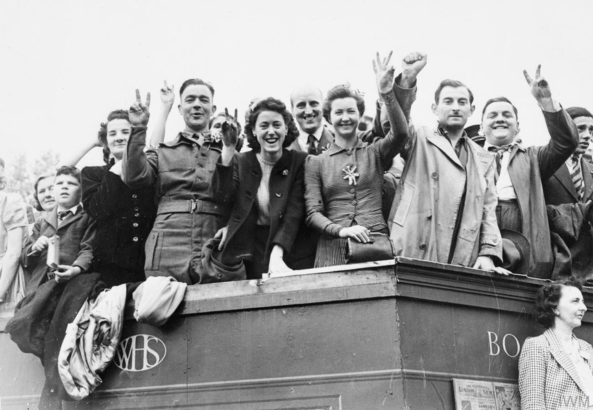 10 Interesting Photographs of VE Day Celebrations in London ~ Vintage ...