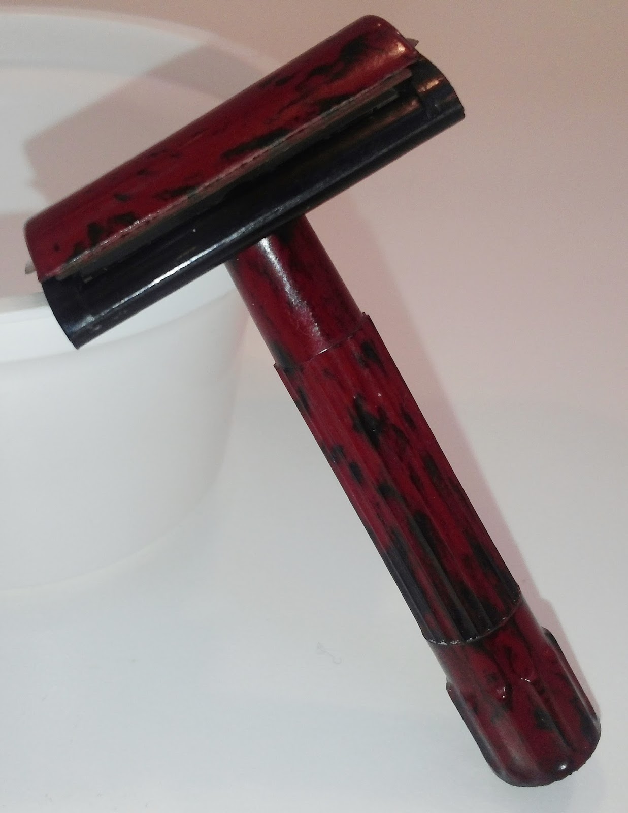 Shave Like Grandad: Shave-Performance Review on the Merkur "Bakelite" Razor