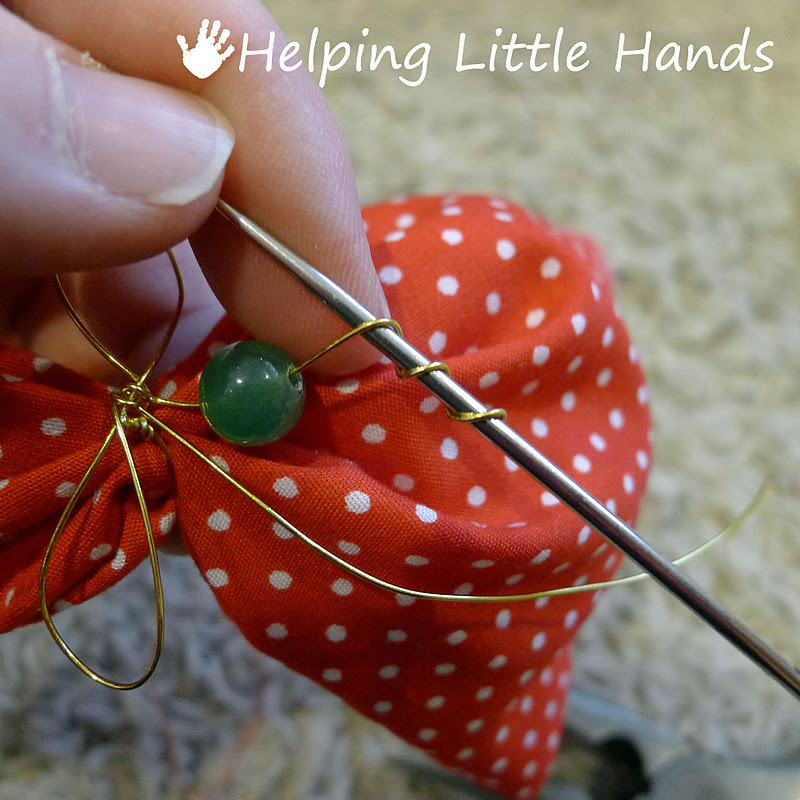 Pieces by Polly: Wire and Bead Bows and Ties - Gift Wrap Tutorial