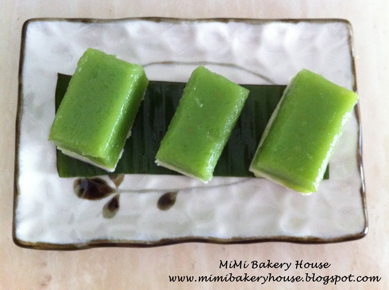 christeens blog: Kueh Talam Pandan 打南班兰糕点
