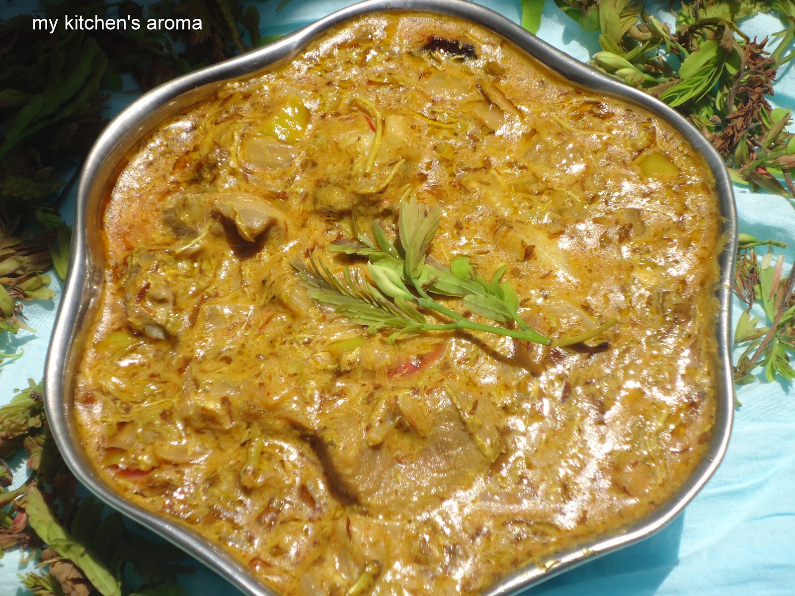 My Kitchen's Aroma: Chinta Chiguru Mamsam (Tender tamarind leaves with ...