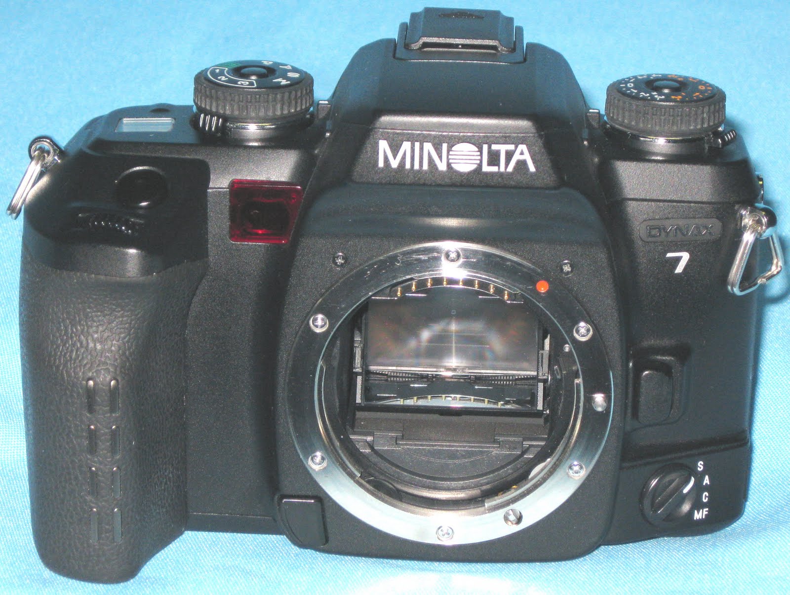 The Chens: The User's Review: Minolta Dynax 7 35 mm SLR Camera