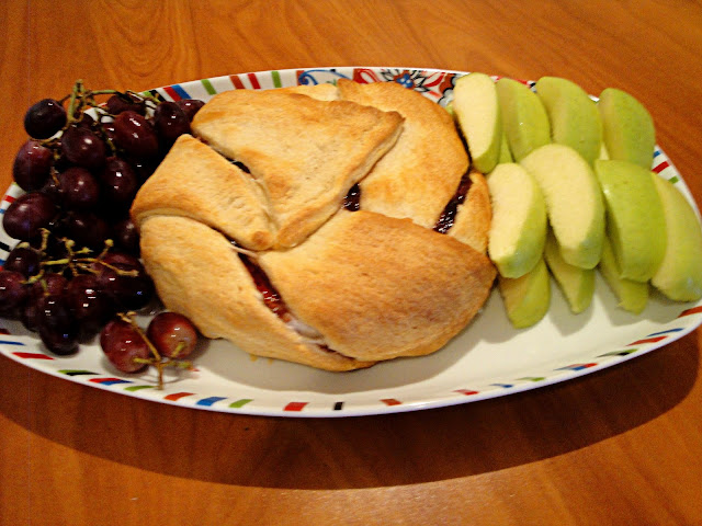 Food, Love, & Life: {recipe} crescent-wrapped baked brie with preserves