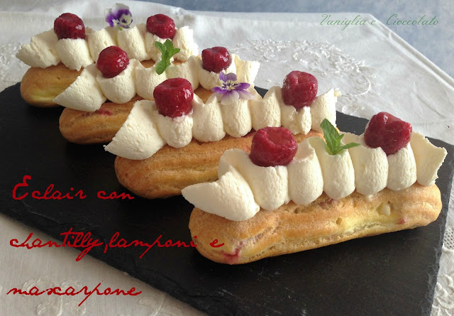 vaniglia e cioccolato: Eclair con crema chantilly , lamponi e mascarpone