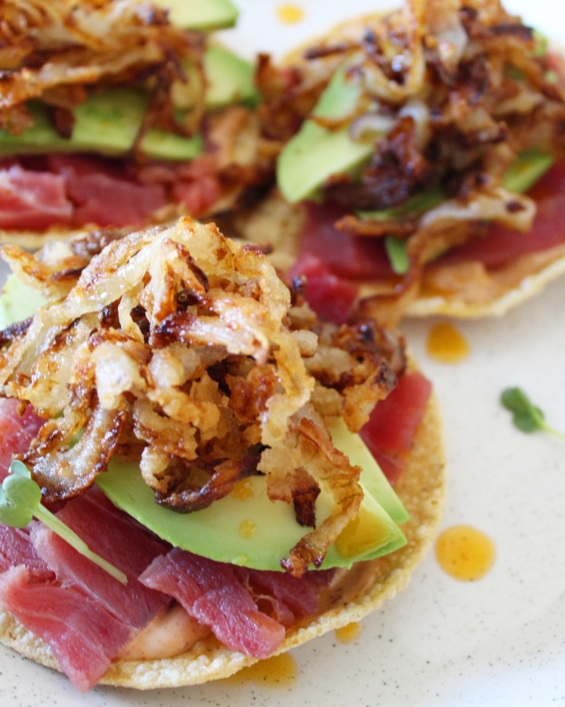 Tostadas de atún fresco - Delirios de Cocina