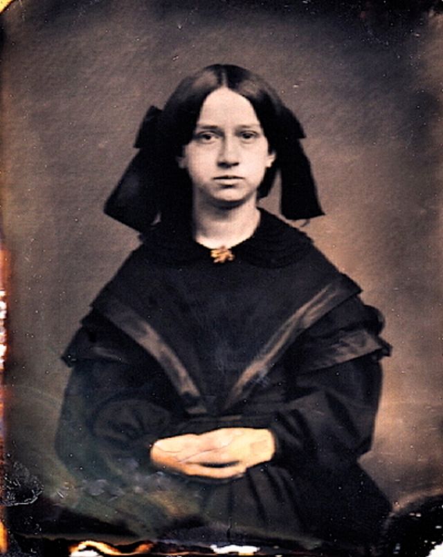 Victorian Widows: Graceful Photos of Young Women in Mourning Dresses ...
