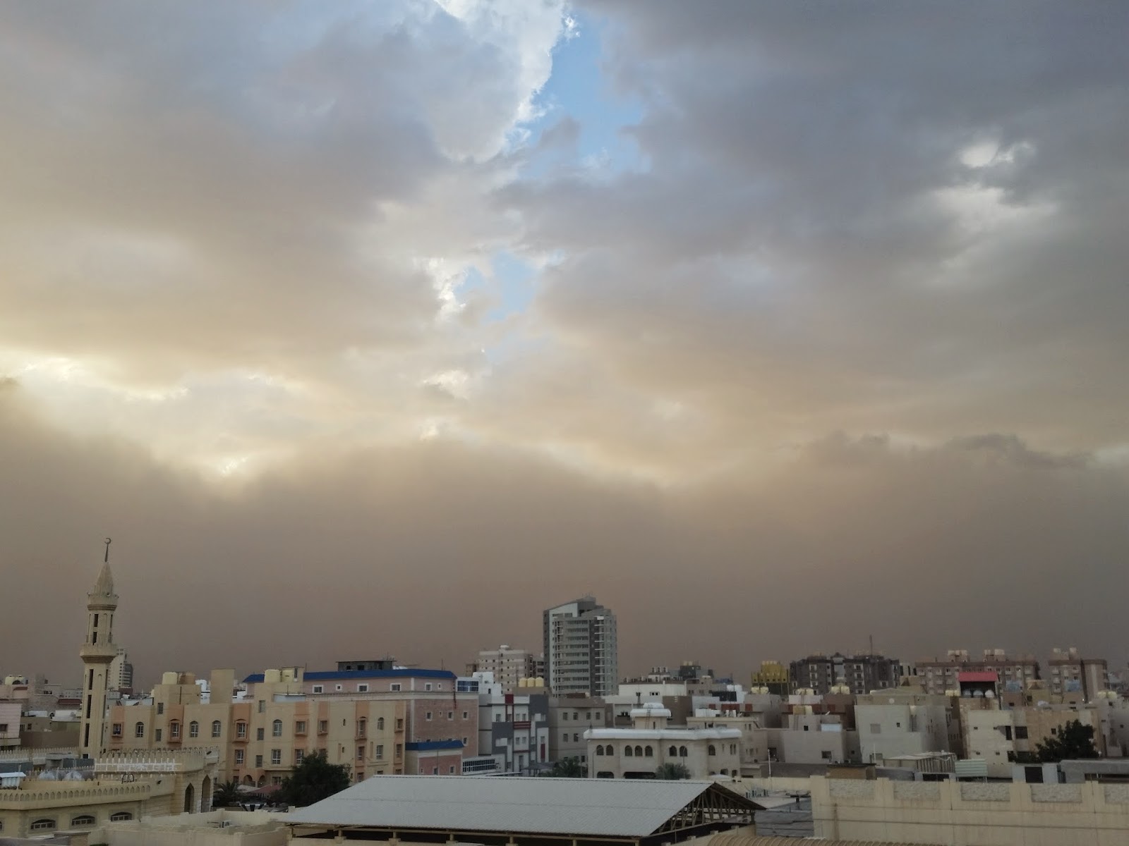 Life in Kuwait Blog: Crazy Dust/Sand Storm 2015