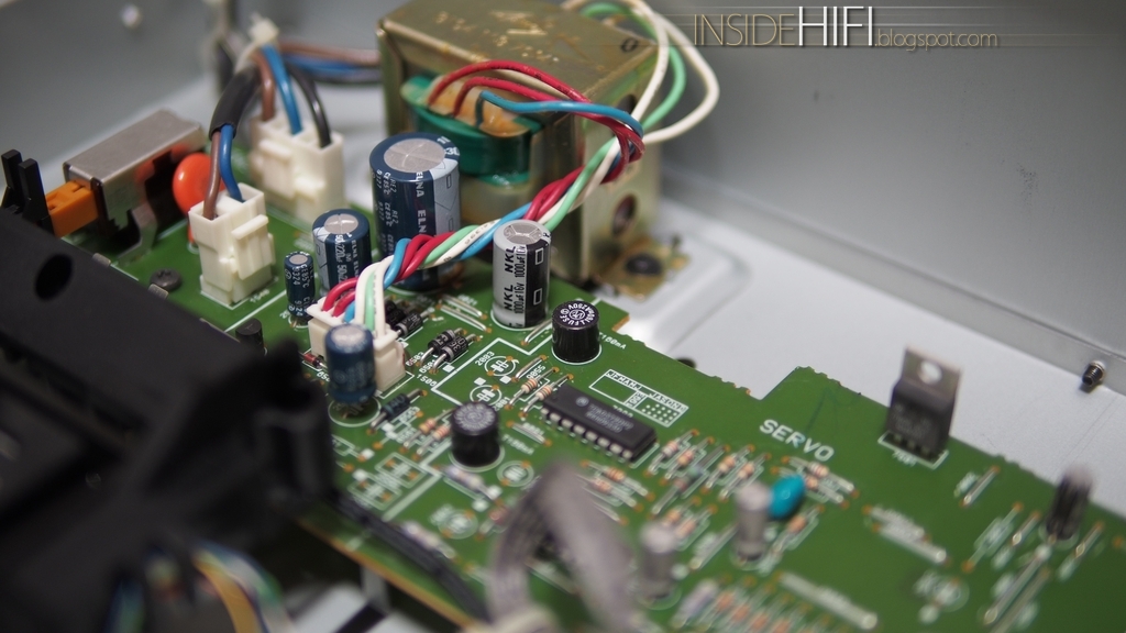 Inside Hi-Fi: Philips CD 732 (CD732/00B)