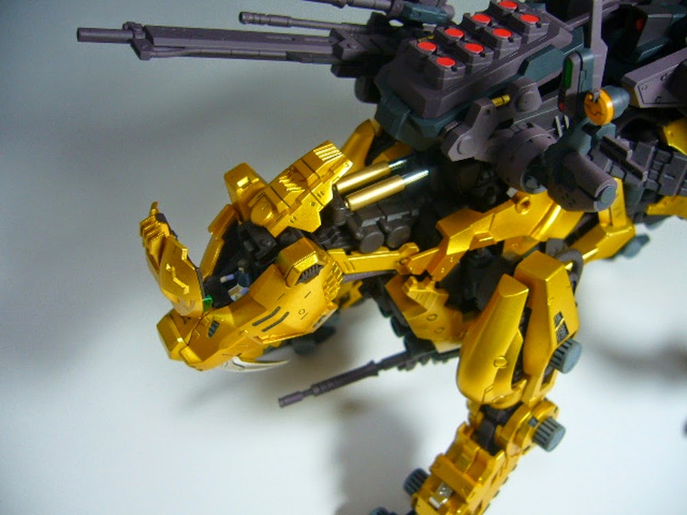 Painted Build: 1/72 Saber Tiger Gold