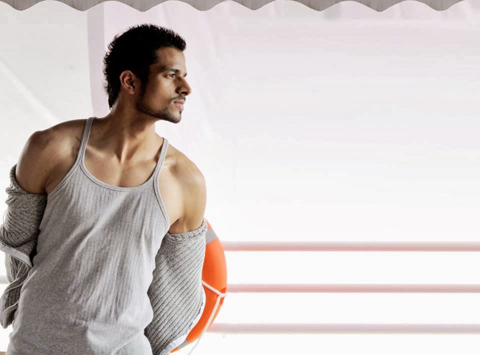 Shirtless Bollywood Men: Darsh Kothari