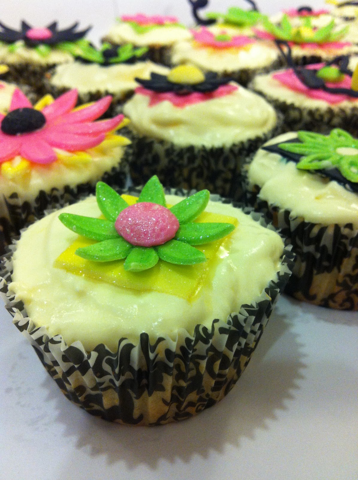 Molly's Mixing Bowl: Disaster Cakes/Caught up!