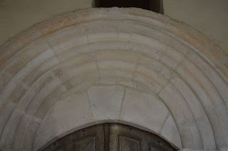 Romaanse kunst en architectuur: Eglise Saint-Victor te Chervey (Aube 10)