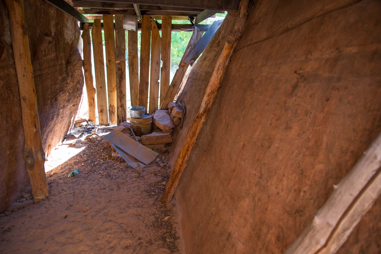 Red Rocks, Blue Sky: Rock Slab Cabin with Petroglyphs